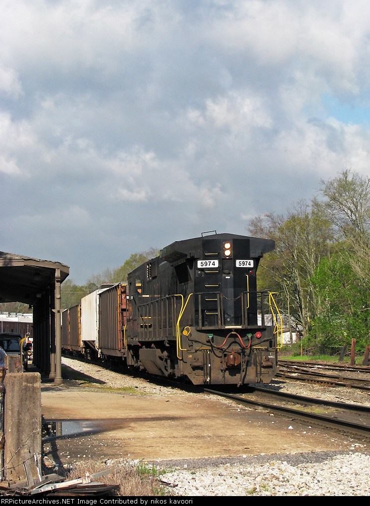 CSX Y111 stopped at the depot